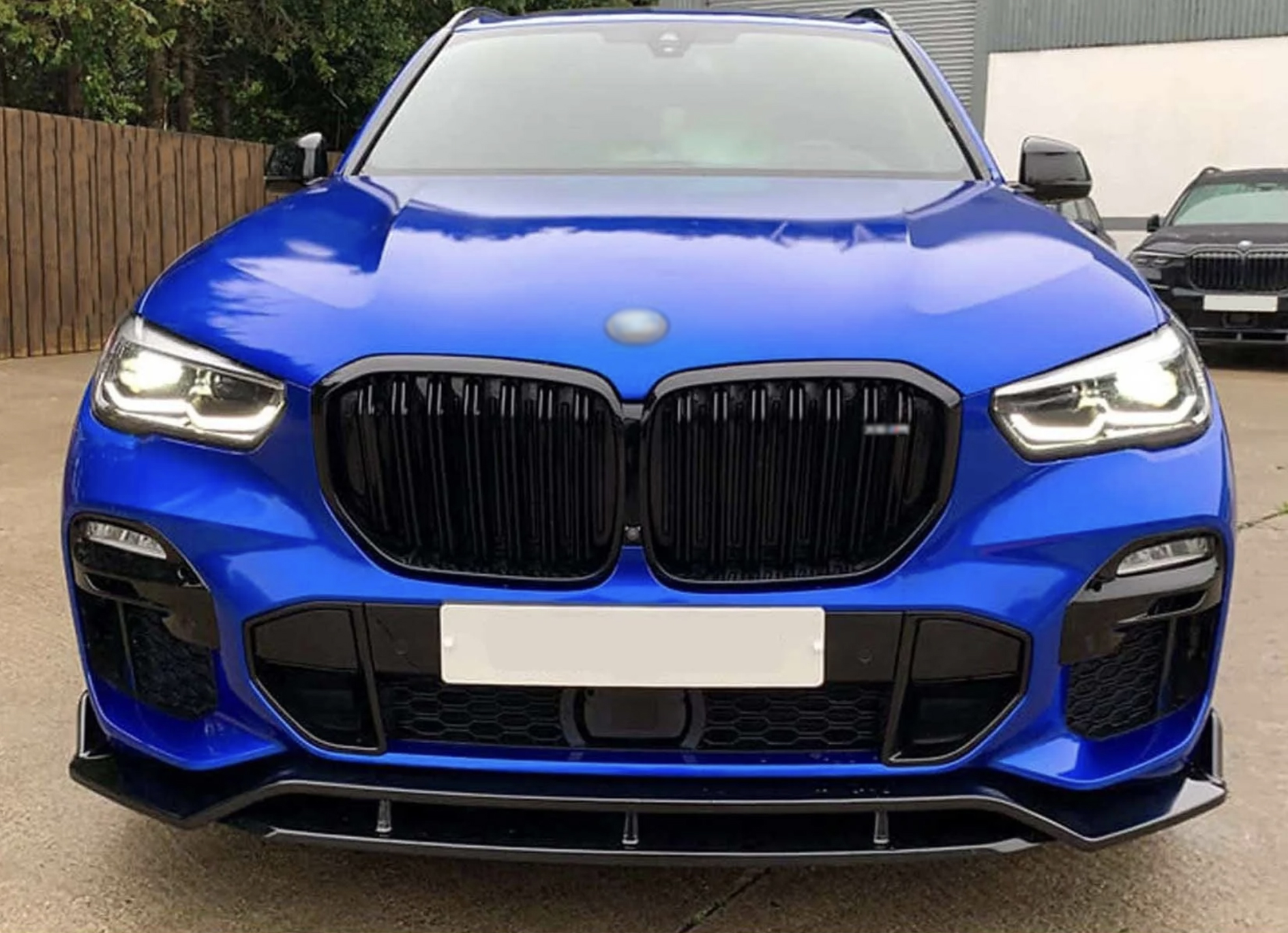 BMW X5 G05 melnas radiatora restes M-Performance ar X5M logo | Piegāde ...